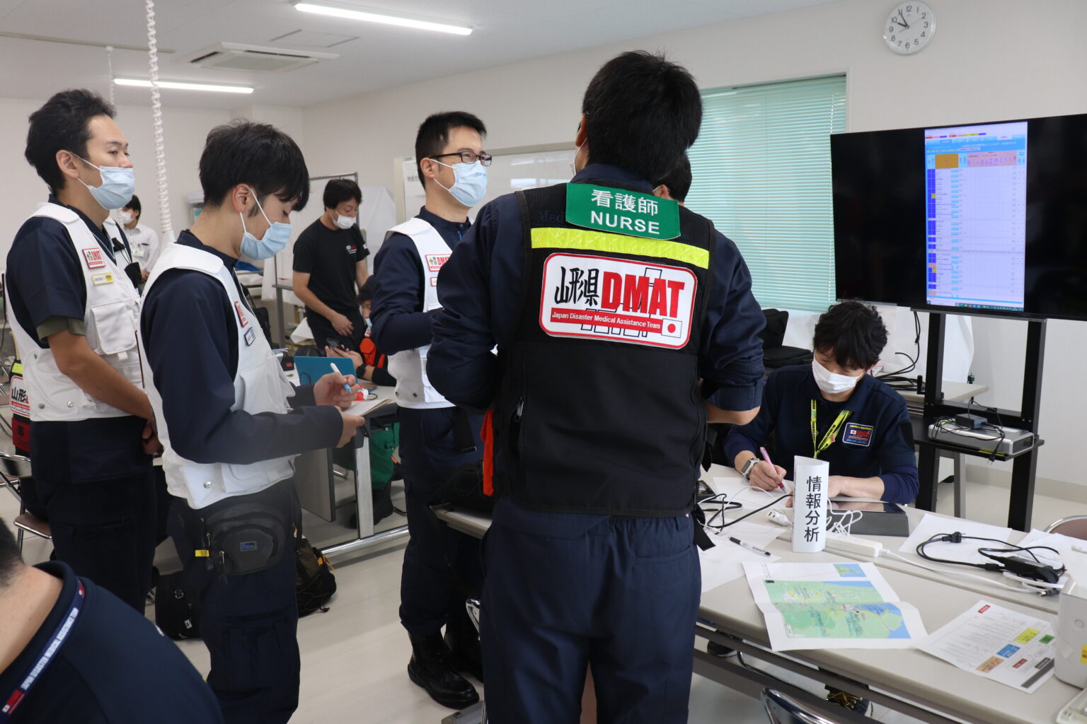 津軽・西北五DMAT活動拠点本部での活動報告（令和5年度 東北ブロックDMAT参集訓練 by 横田先生） - 弘前大学医学部附属病院 高度救命救急センター 救急災害・総合診療医学講座